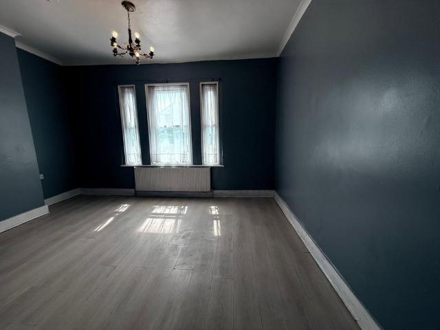 2 Bed Flat, High Road, IG1
