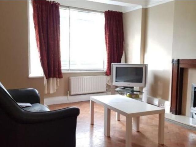 2 Bed Flat, Hill Court, W5