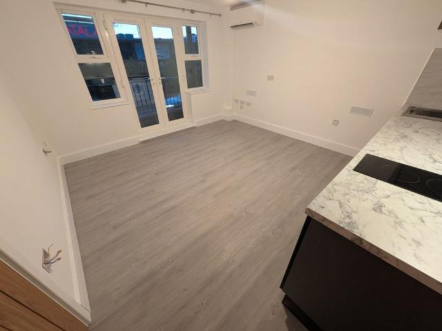 2 Bed Flat, Holly Street, LU1
