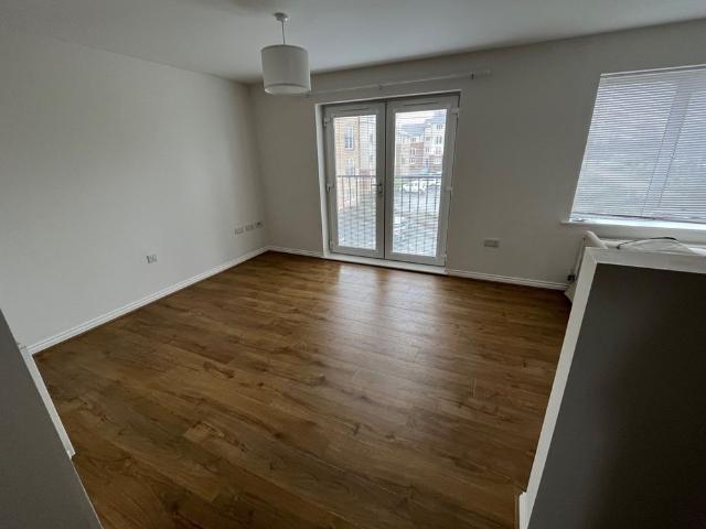 2 Bed Flat, Holly Way, LS14