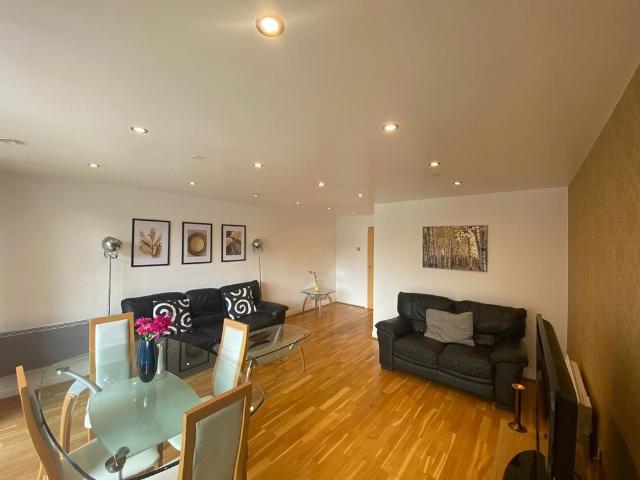 2 Bed Flat, Holland Gardens, TW8