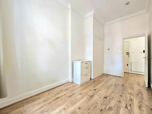 2 Bed Flat, Hornton St, W8