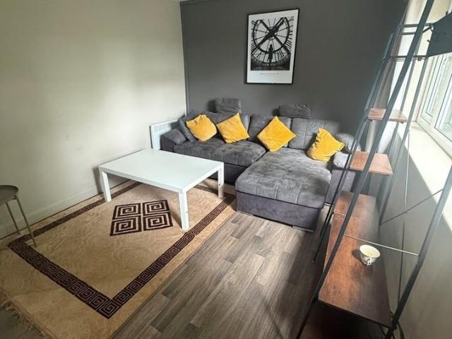 2 Bed Flat, Horsforth, LS18