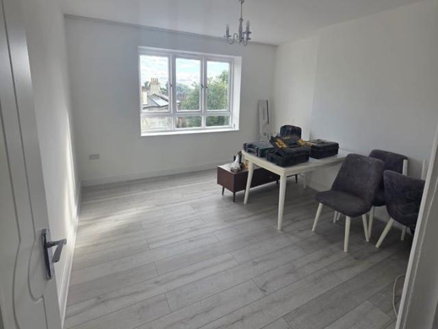 2 Bed Flat, Ivinghoe House, N7