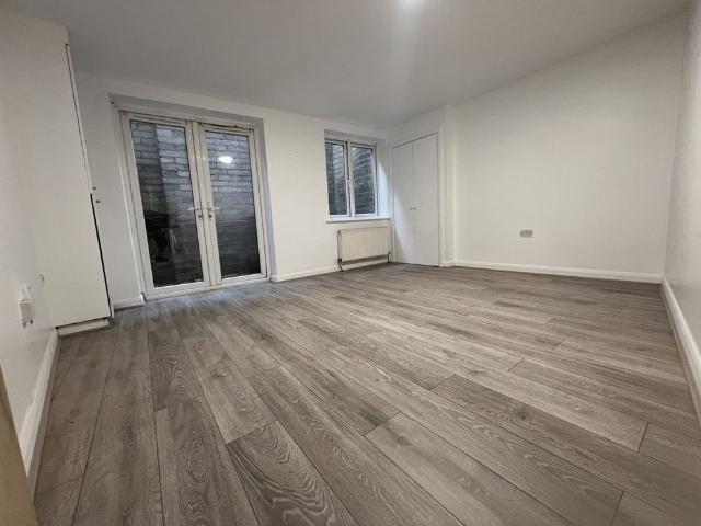 2 Bed Flat, Ivory Court, E9