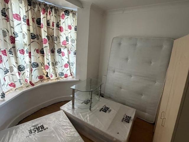 2 Bed Flat, Ickworth Park Road, E17