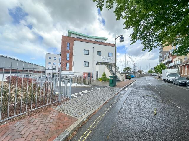 2 bed flat in gosport
