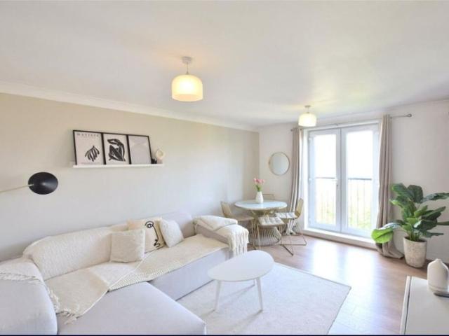 2 bed flat in Heaton