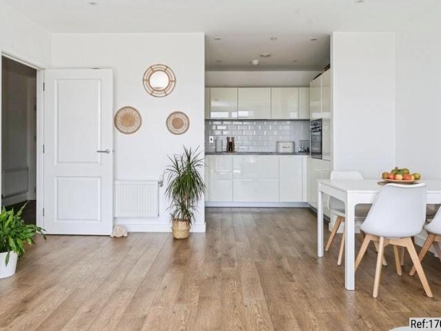 2 bed Flat in Lamington Heights, 8 Madeira Street, London, E14 6TR