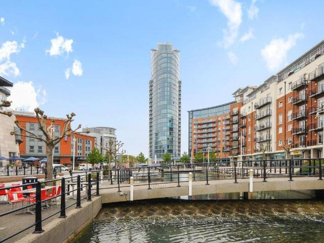 2 bed flat in portsmouth