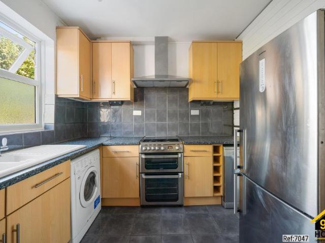 2 bed Flat in Sydenham Road, London, SE26 5EZ