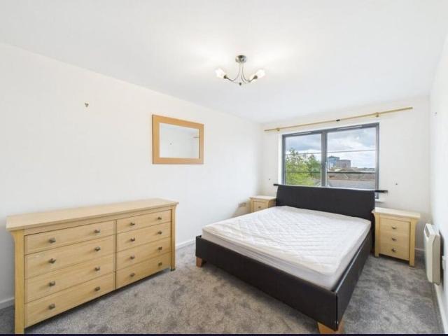 2 Bed Flat, Jubilee Square, RG1