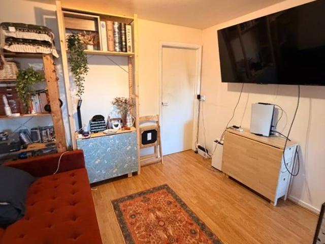 2 Bed Flat, Justin Close, TW8