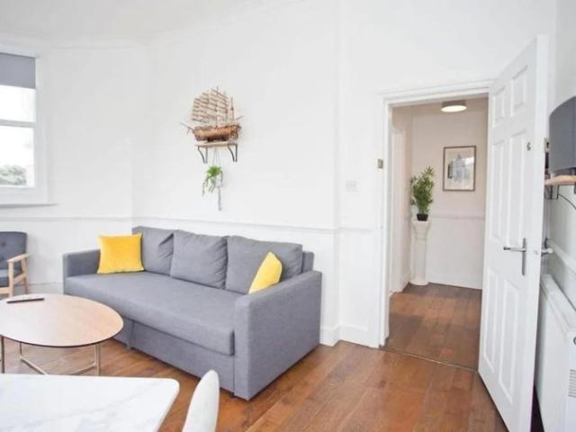 2 Bed Flat, Jacey House