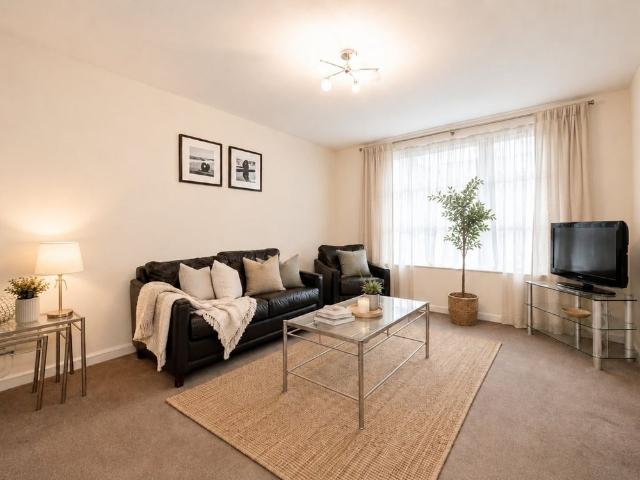 2 Bed Flat, James St, AB11