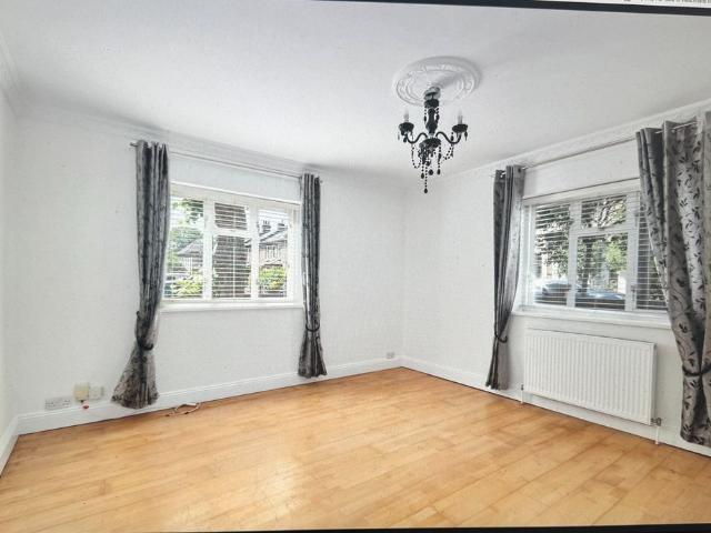 2 Bed Flat, James Welch Court, W3