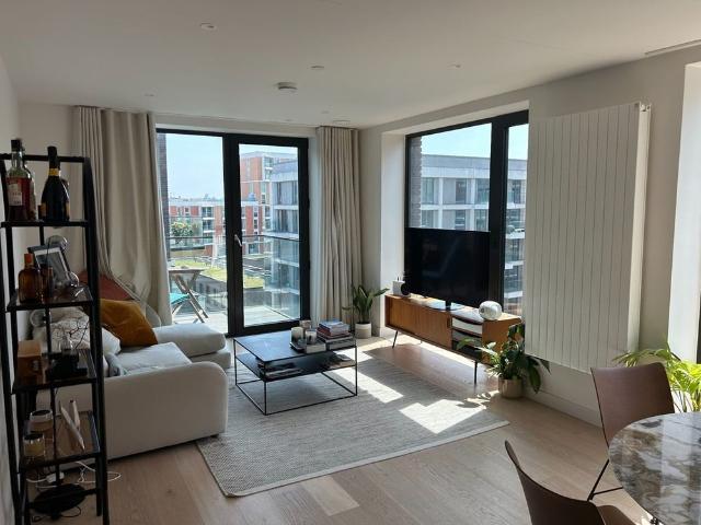 2 Bed Flat, John Cabot House, E16