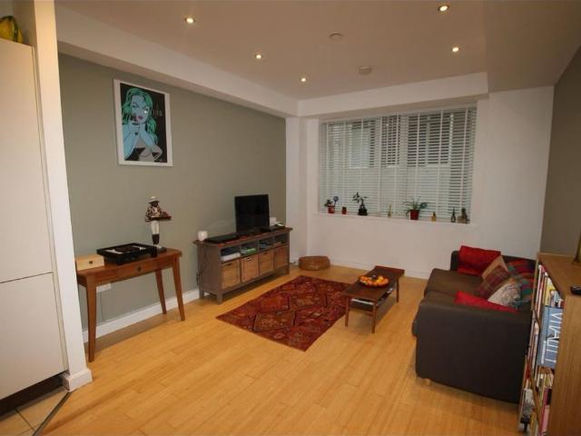 2 Bed Flat, Joiner Street, M4