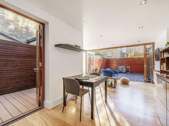 2 Bed Flat, Kellett Rd, SW2