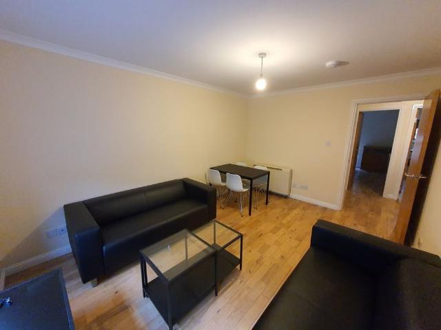 2 Bed Flat, Kelvinhaugh Street, G3