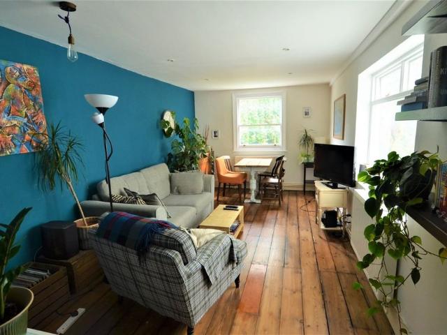 2 Bed Flat, Kemerton Road, SE5