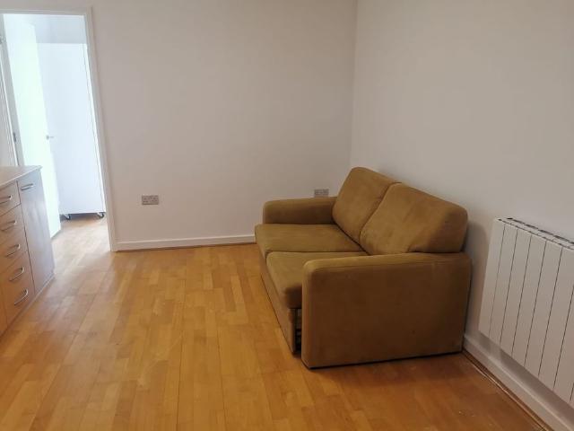 2 Bed Flat, Kennet Walk, RG1