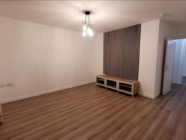 2 Bed Flat, Kenninghall View, S2