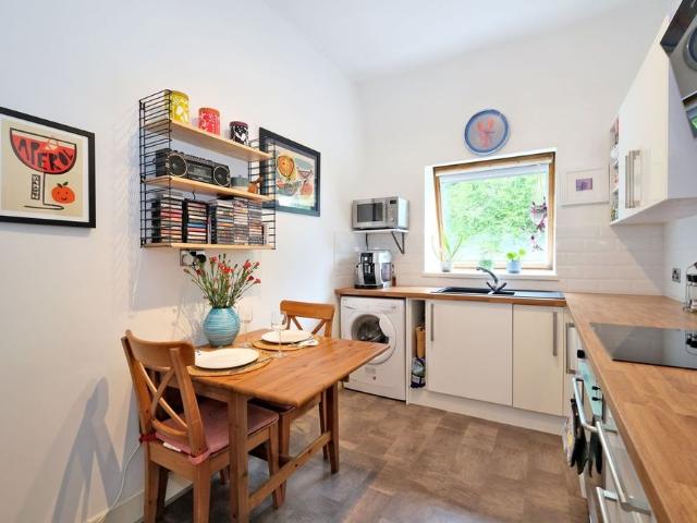 2 Bed Flat, King's Crescent, AB24