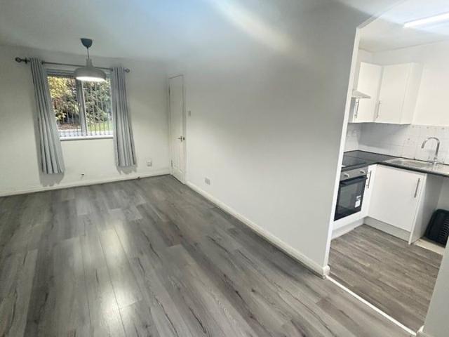 2 Bed Flat, Kingsway Court, L3