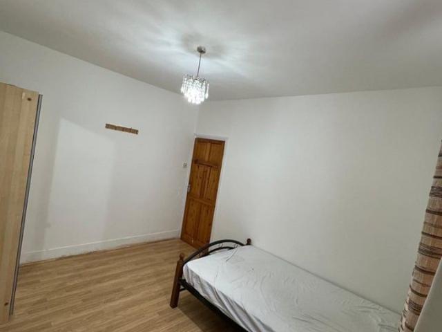 2 Bed Flat, Kirkstall Gardens, SW2
