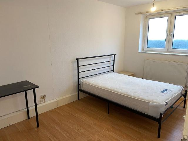 2 Bed Flat, Ludovick Walk, SW15