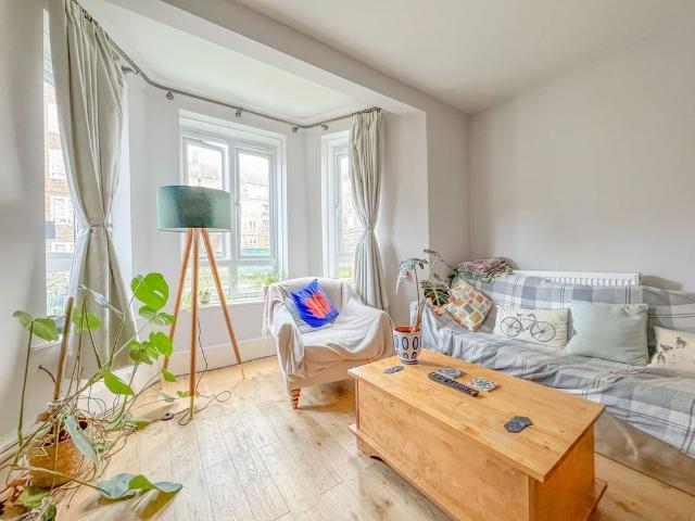 2 Bed Flat, Lulworth House, SW8