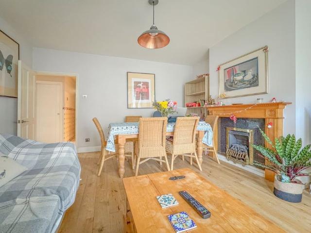 2 Bed Flat, Lulworth House, SW8