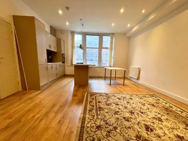 2 Bed Flat, Lydgate Lane, S10