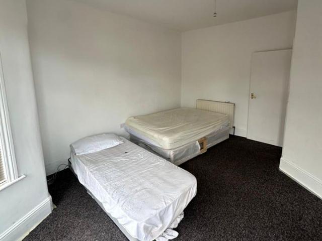 2 Bed Flat, Lynford Gardens, IG3
