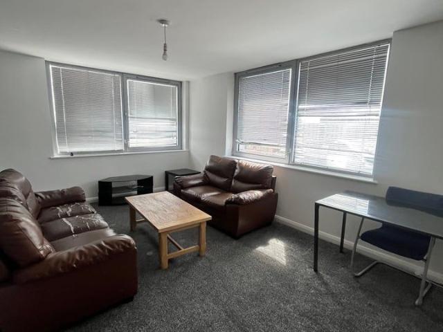 2 Bed Flat, Lace Street, L3
