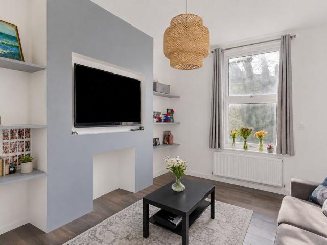 2 Bed Flat, Ladbroke Grove, W10