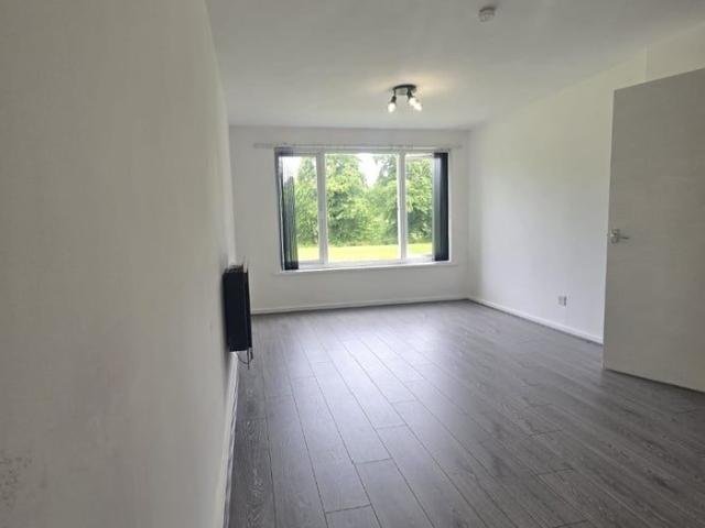 2 Bed Flat, Lakeside Walk, B23