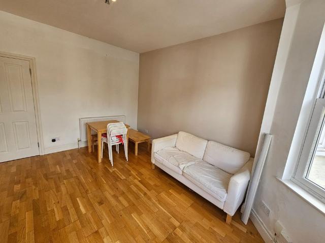 2 Bed Flat, Lammas Park Road, W5