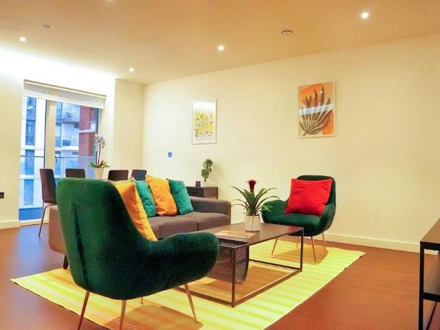 2 Bed Flat, Lanchester Way, SW11