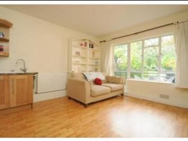 2 Bed Flat, Lane Court, SW11