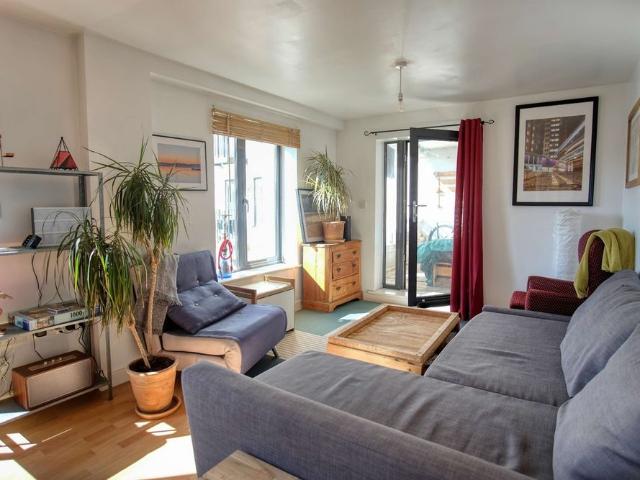 2 Bed Flat, Lawford Mews, BS2