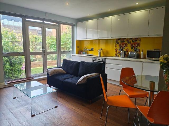 2 Bed Flat, Lawrence Buildings, N16