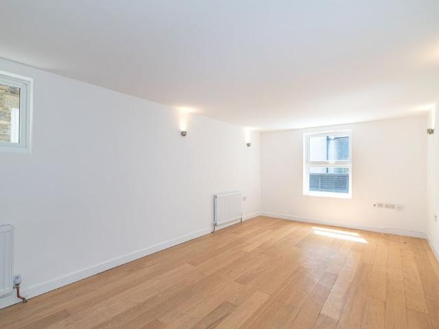 2 Bed Flat, Lavender Hill, SW11