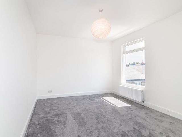 2 Bed Flat, Lavender Hill, SW11