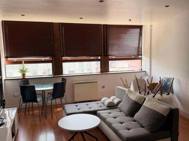 2 Bed Flat, Lee Circle, LE1