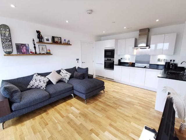 2 Bed Flat, Leven Road, E14