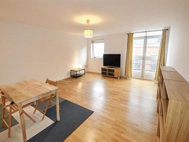 2 Bed Flat, Lexington Place, NG1