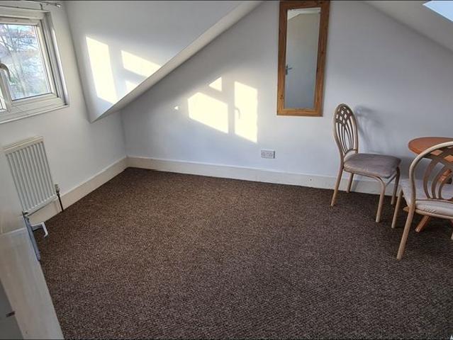 3 Bed Flat, Ley Street, IG1