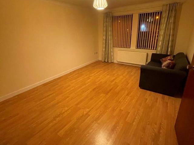 2 Bed Flat, Leyden Court, G20